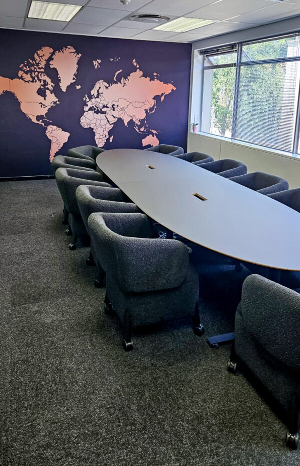 Shell meeting table - Oval - ENTRAWOOD office furniture manufacturer