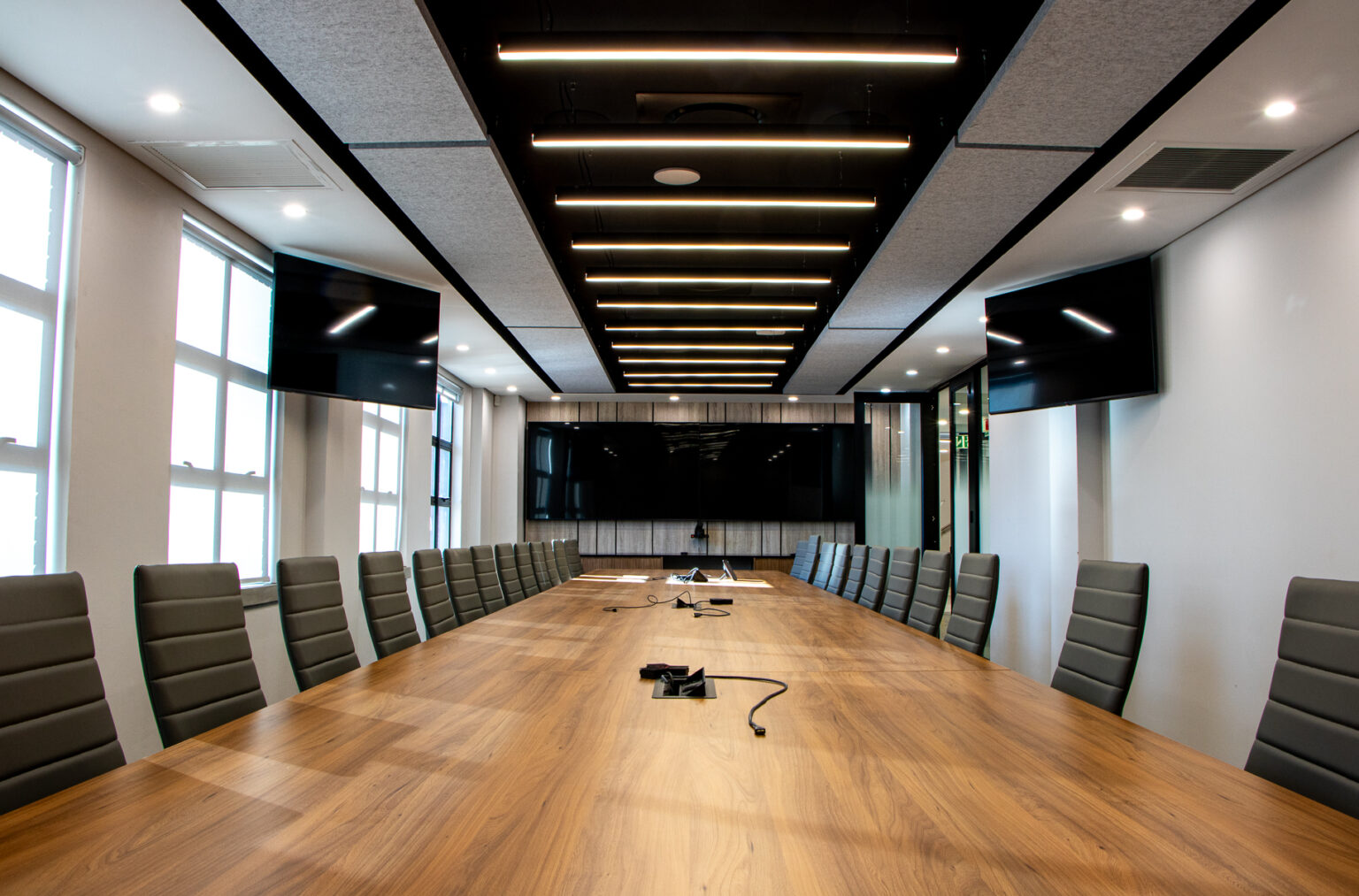 Tribe XL Boardroom Table - ENTRAWOOD office furniture manufacturer